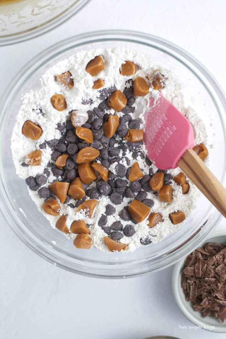 Caramel Chocolate Chip Cookies {no chill} ~ two sugar bugs