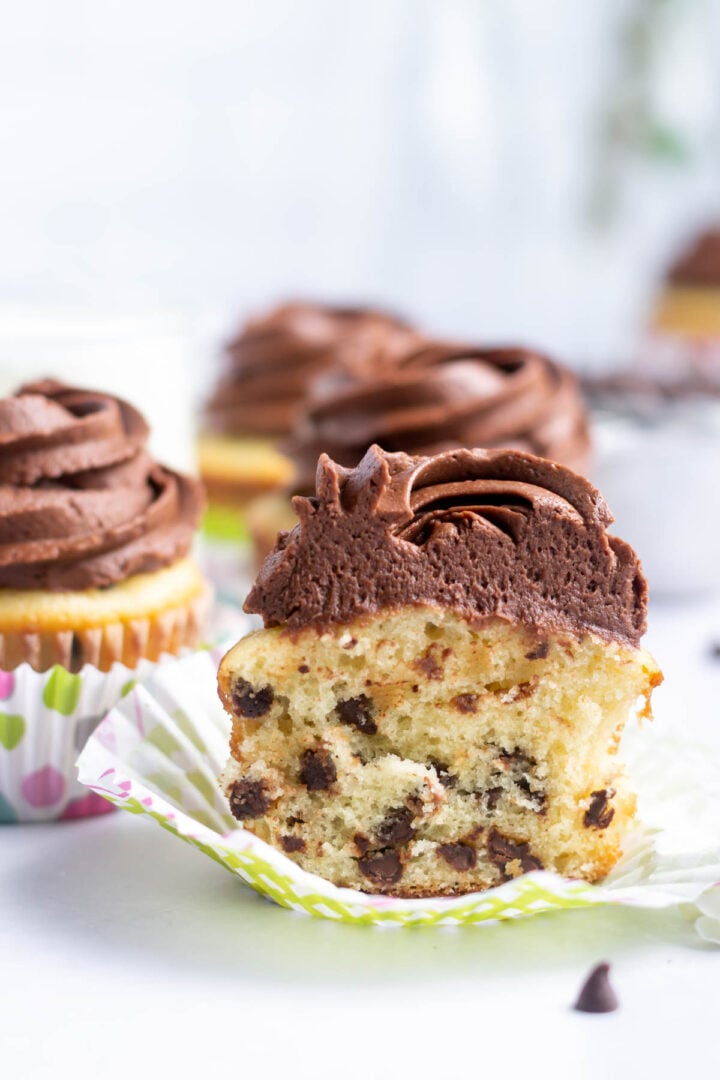 Easy Chocolate Chip Cupcakes - two sugar bugs