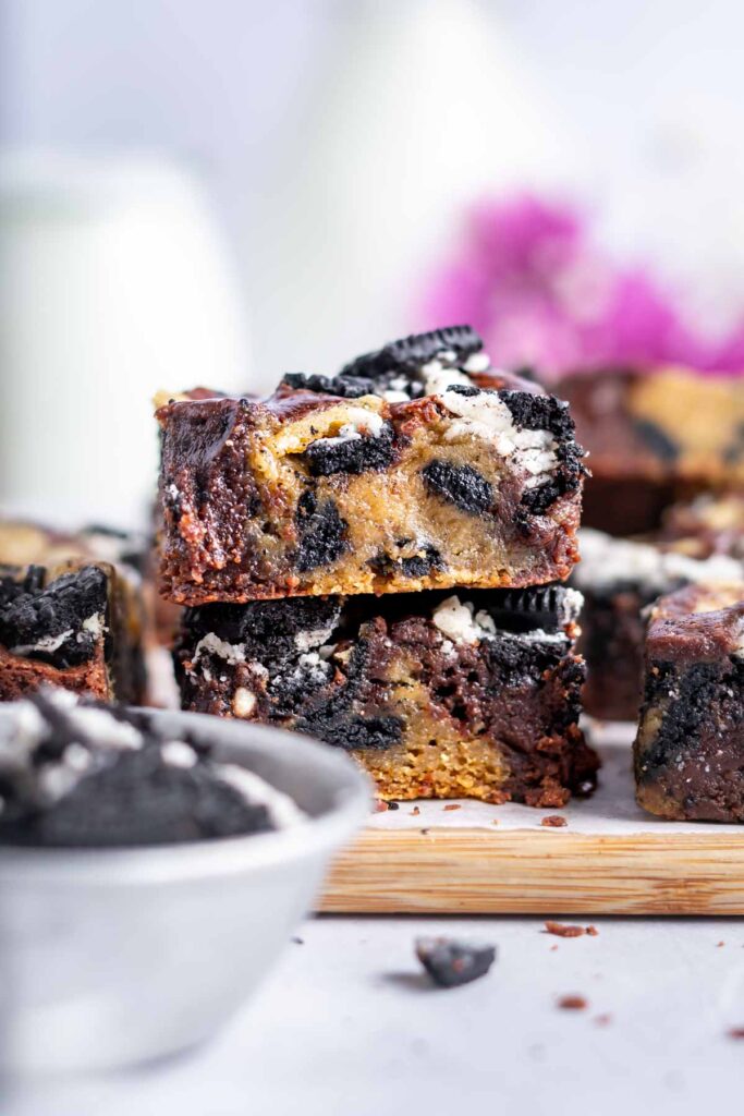 Oreo Brookie Bars ~ two sugar bugs
