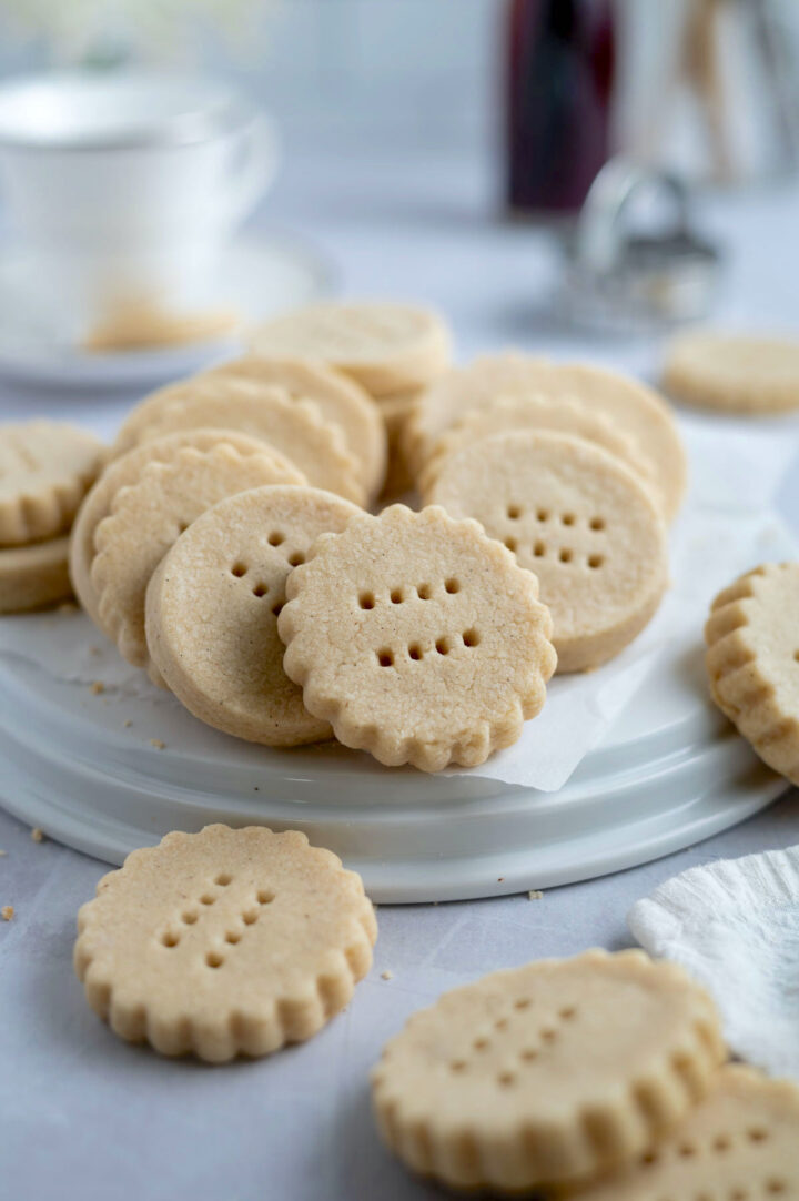 Buttery Vanilla Shortbread Cookies ~ two sugar bugs